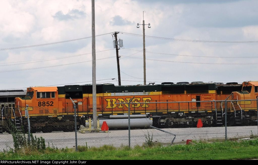 BNSF 8852